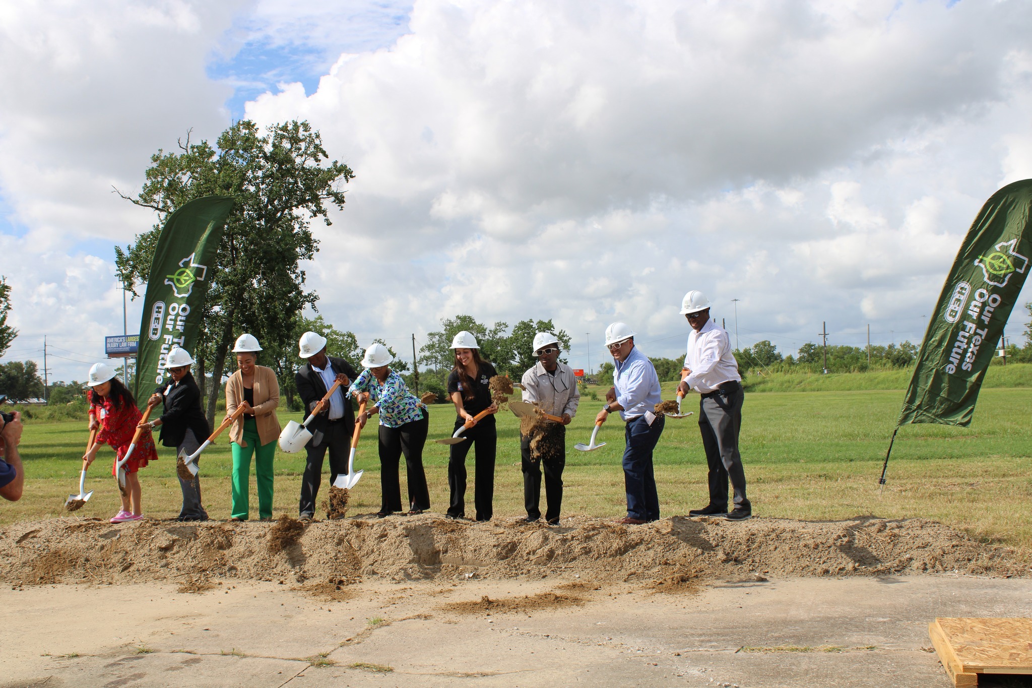 H.E.B., Keep Texas Beautiful kick off new Port Arthur recycling center ...