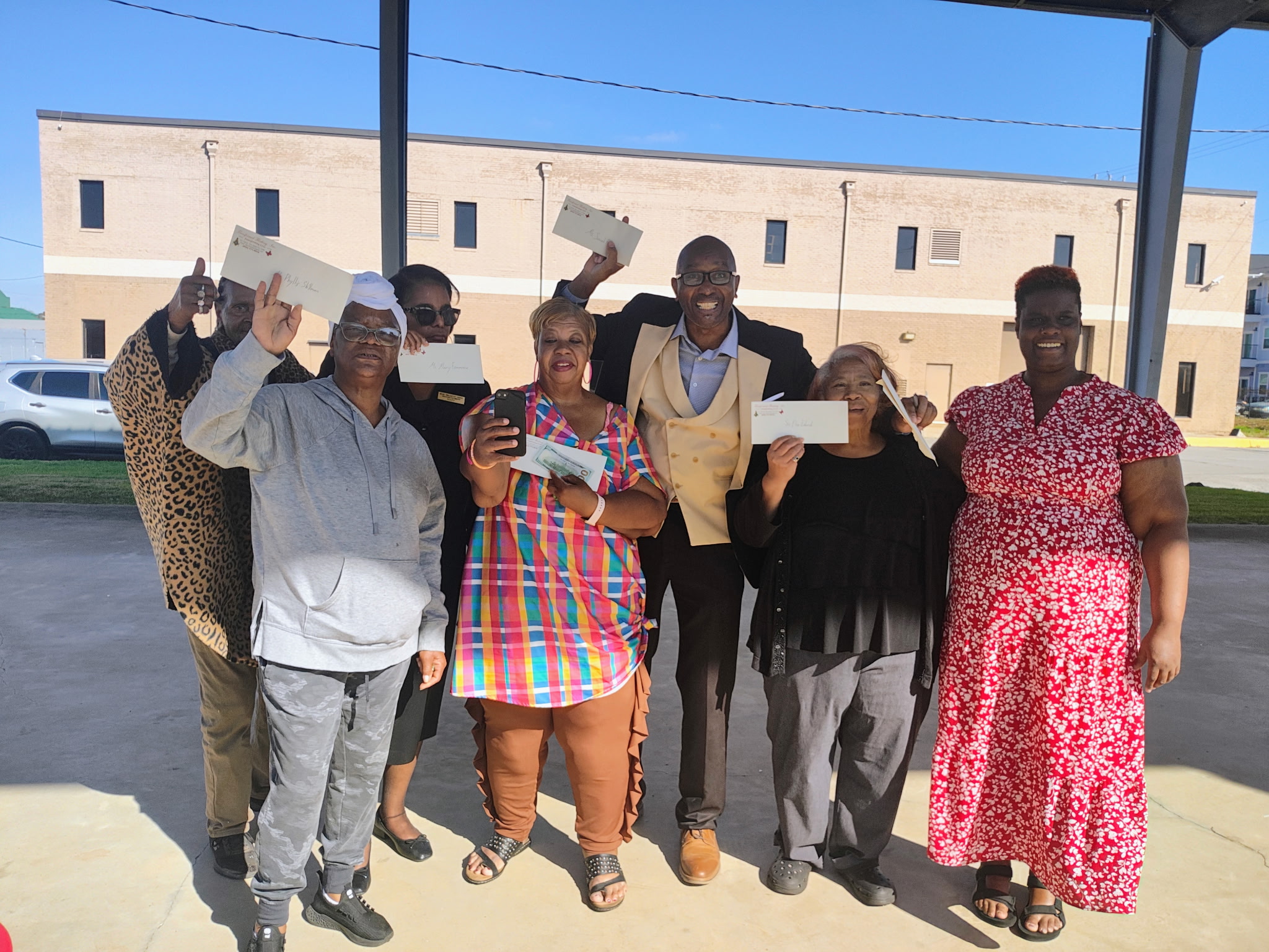 Harry Abrams, Transformed Thinking, distribute $100 gifts to Port ...